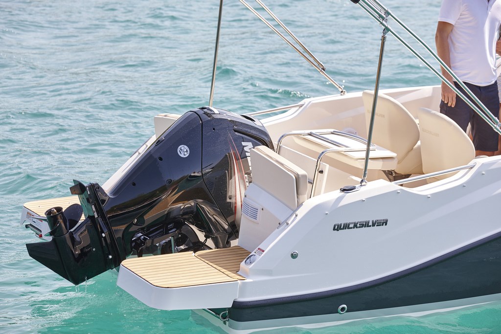 QUICKSILVER ACTIV 555 CABIN